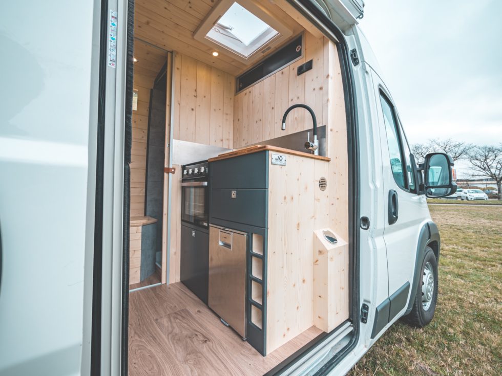 Bobby | VAN Designers - Conçu par Amour du voyage